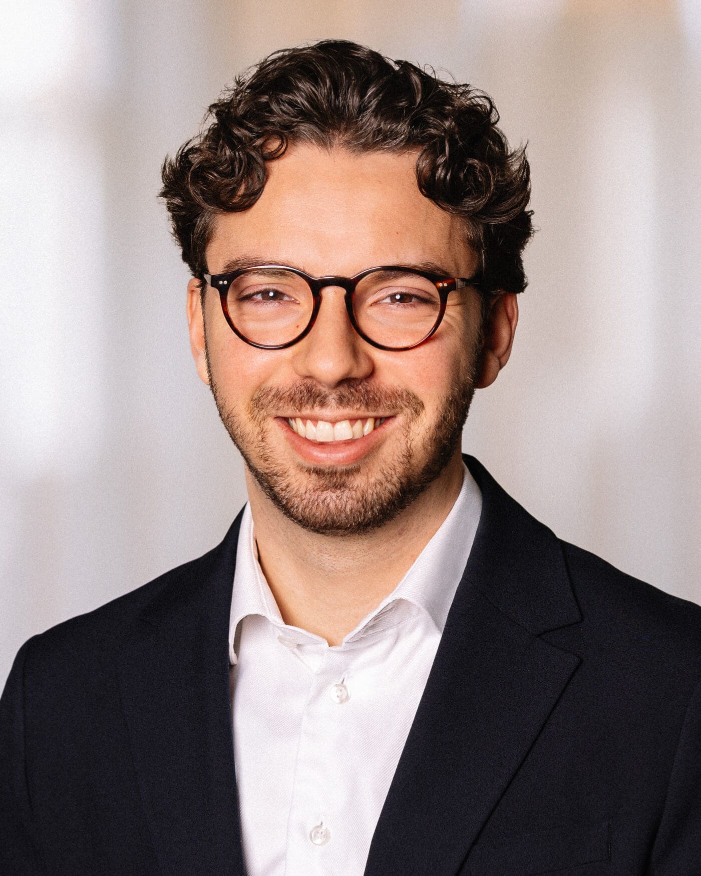 Mark Pavón Olesen - AIP